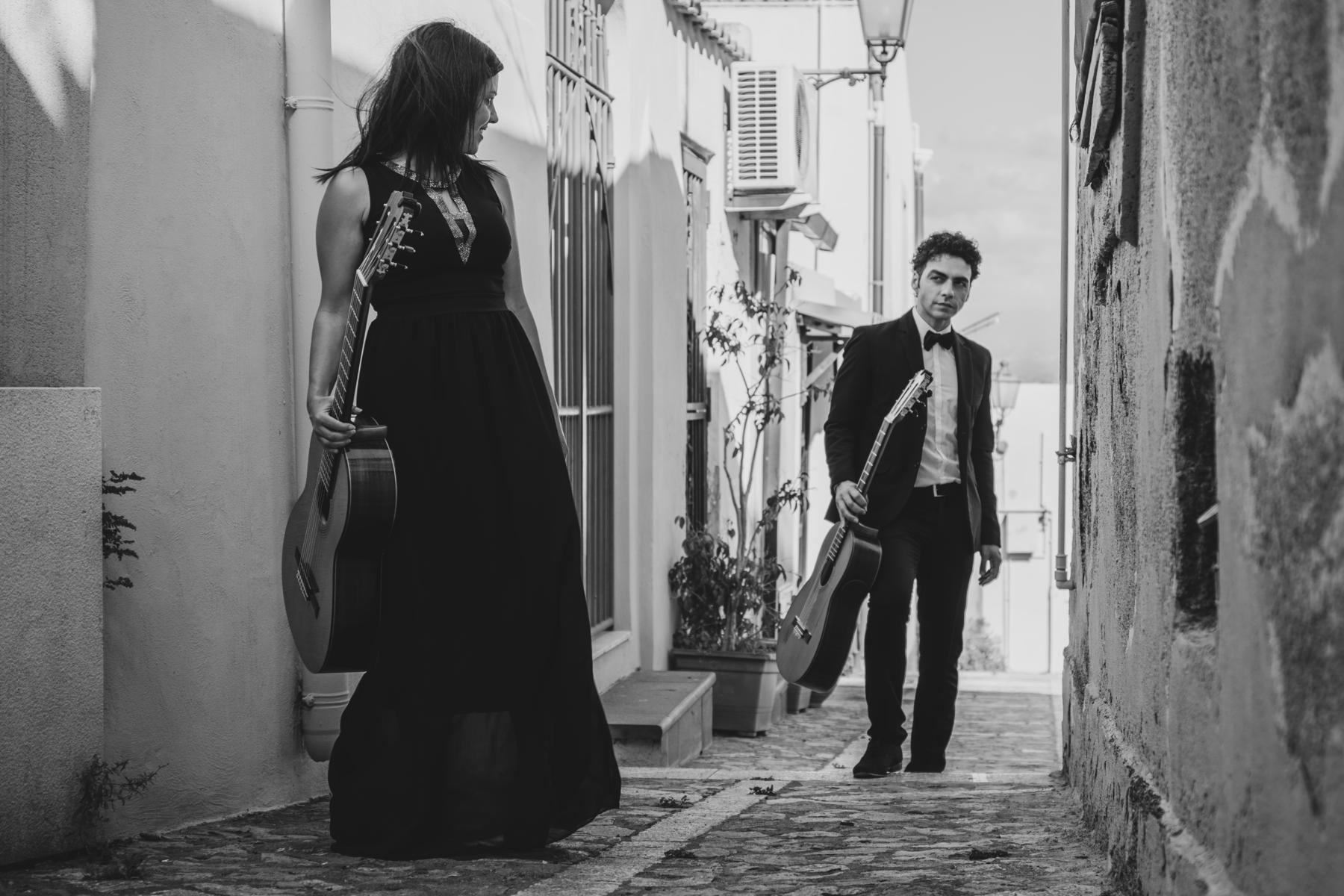 Barcellona PG. Nasce “Pomelie”, il Duo Imbesi Zangarà esegue la musica ...