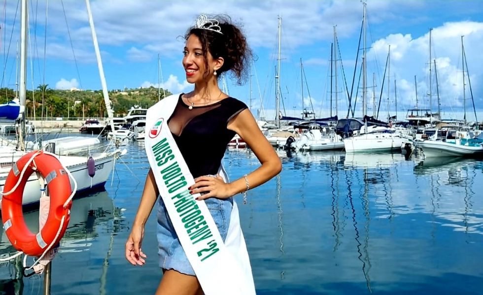 Ironia, poesia e amore per la sua Terra, l'Influencer Marika Faraci ...