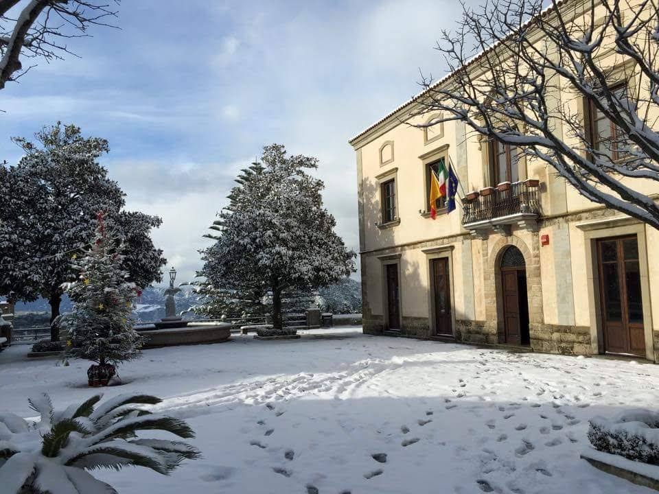 Rometta. Allestimenti e preparativi natalizi per grandi e piccini ...
