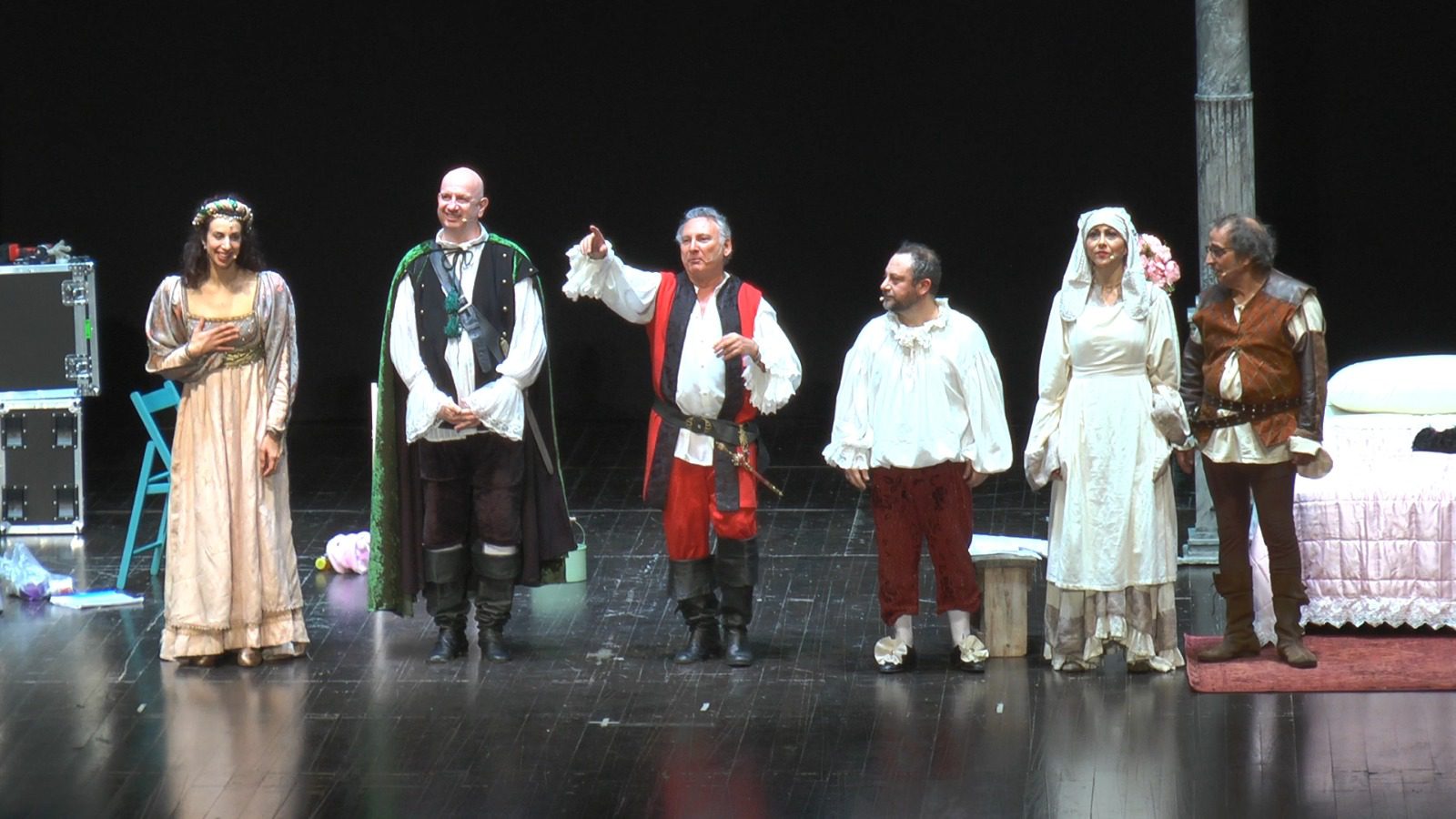 Barcellona PG. Applausi e risate per Francesco Paolantoni "Otello" al ...