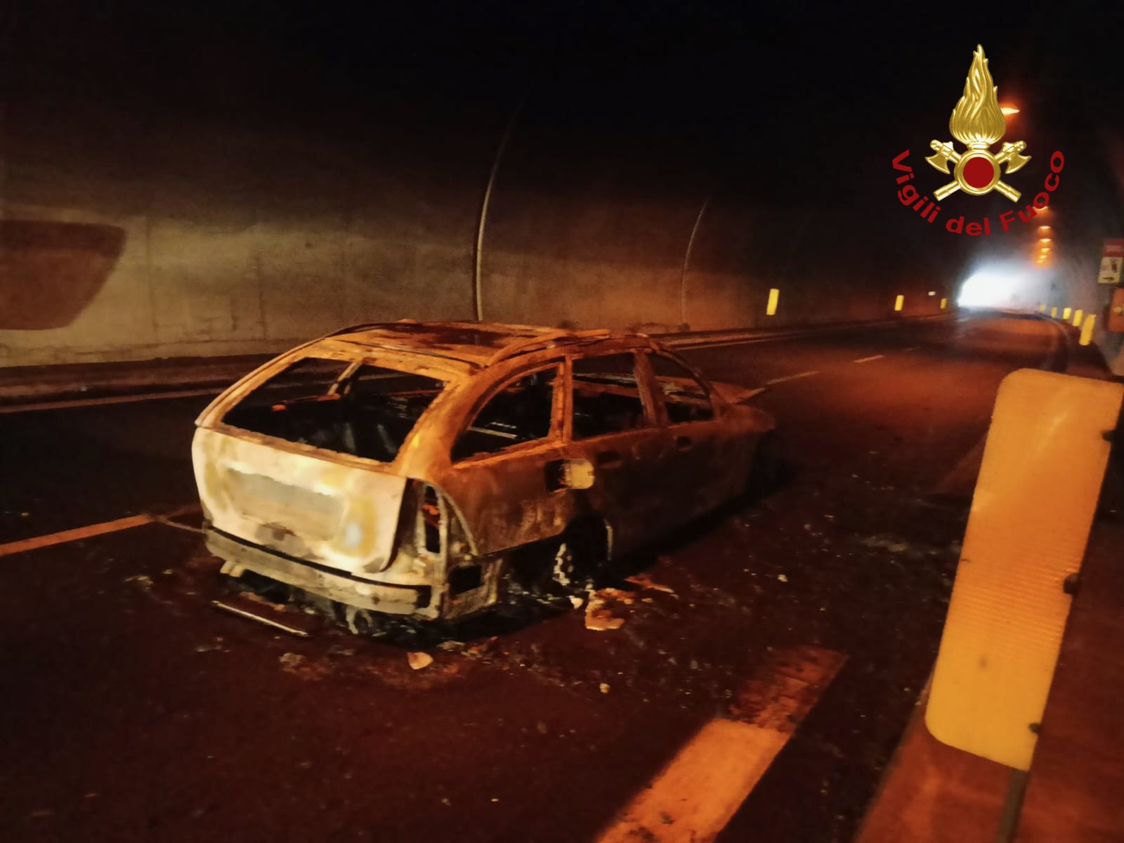 Grave incendio di un auto in A20, chiuso tratto da Santo Stefano di ...
