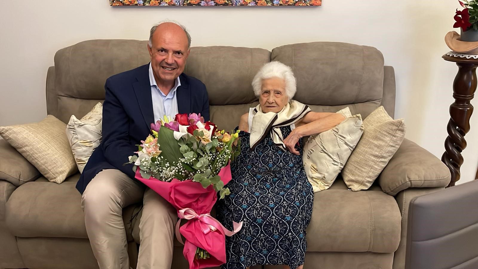 Milazzo. Gli auguri del Sindaco a Maria Anania che ha festeggiato 102 ...